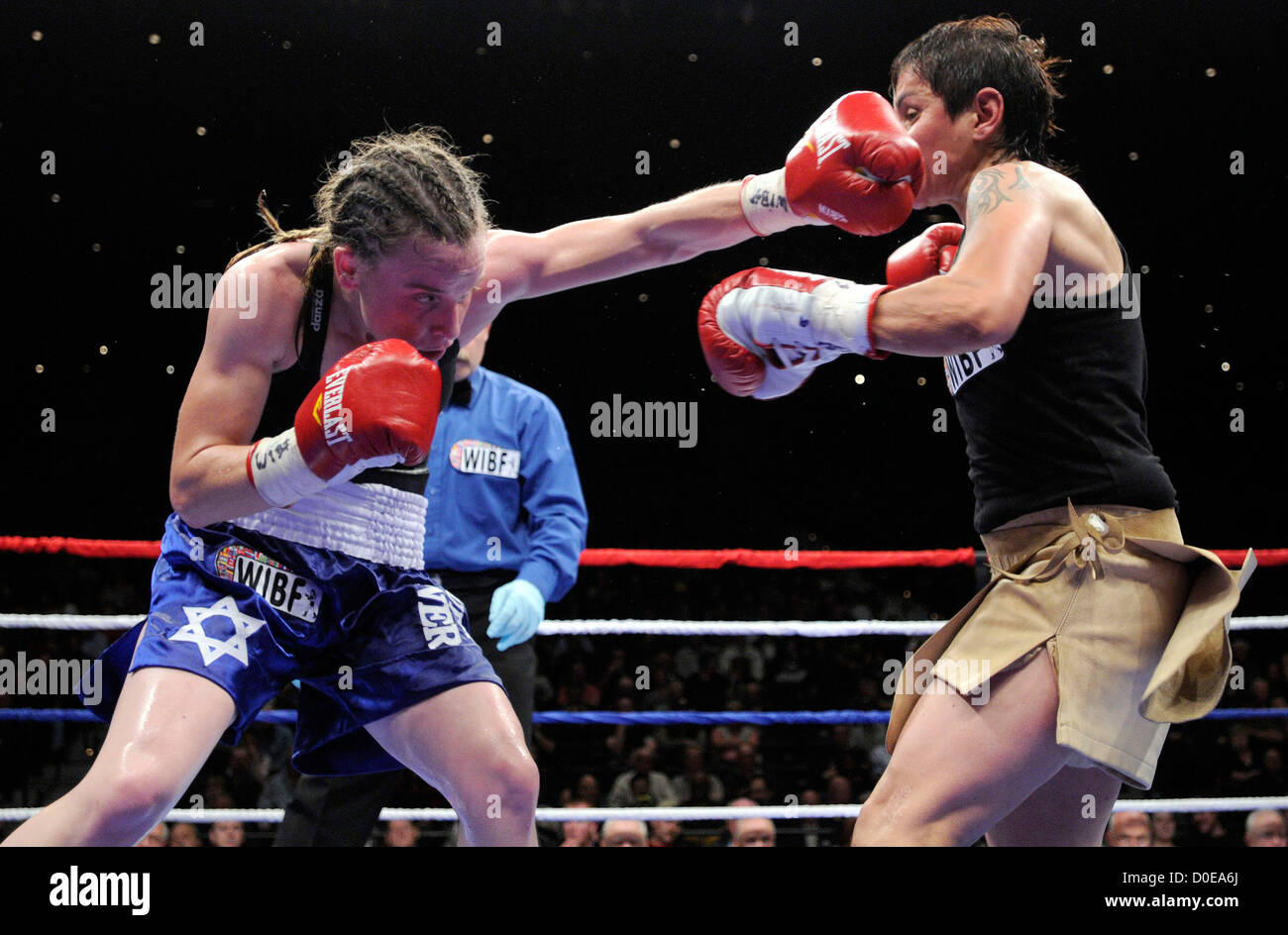 Hagar finer israeli vs julia sahin german -Fotos und -Bildmaterial in ...