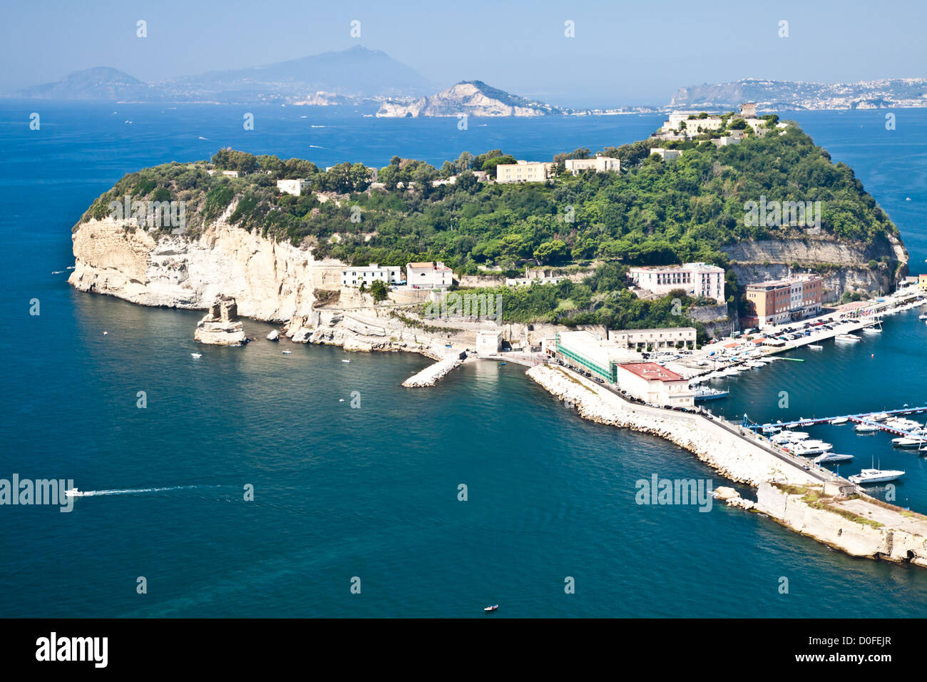 Blick auf Neapel-Golf von Pozzuoli. Ischia und Procida Inseln auf der ...