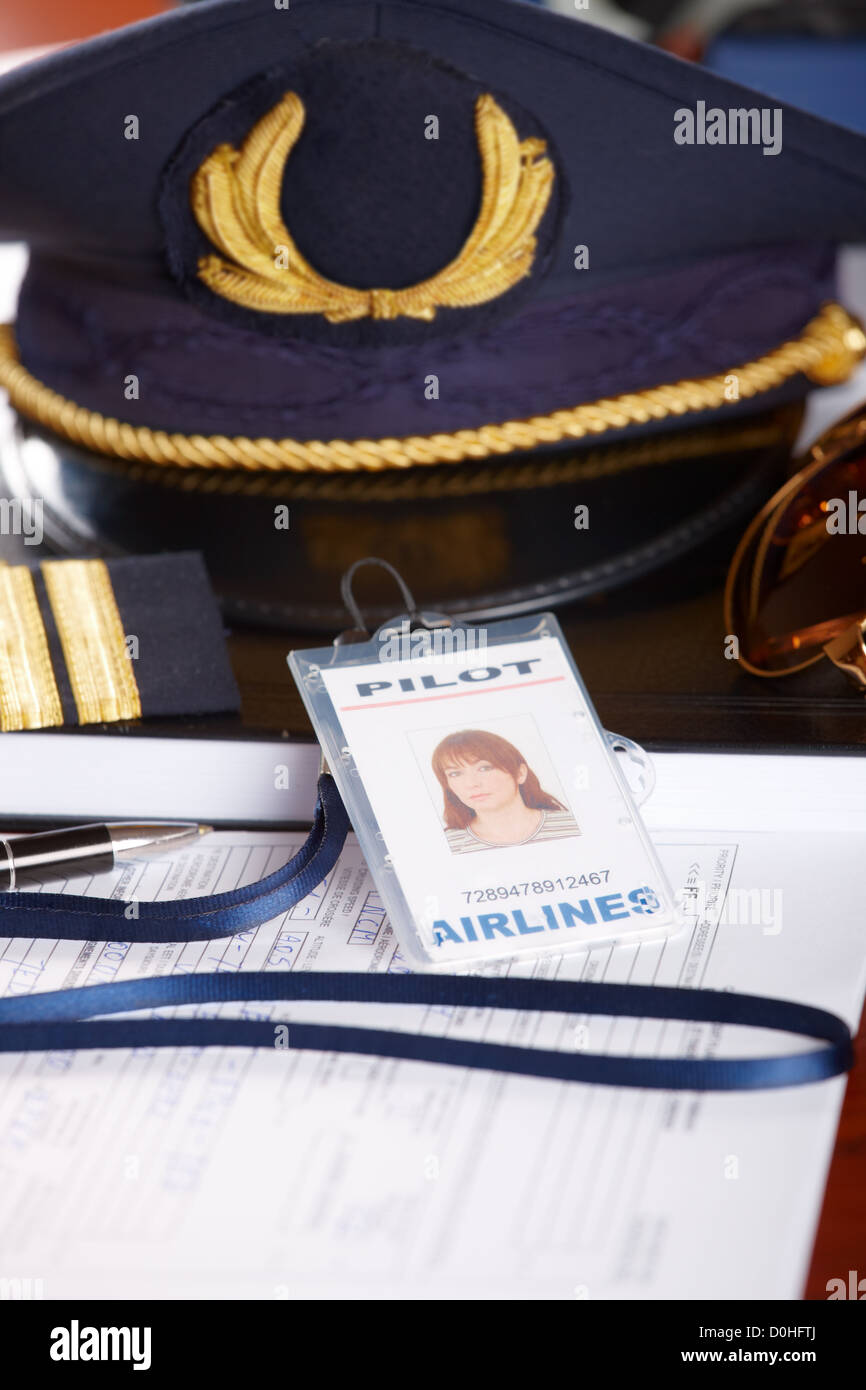 Professionelle Airline pilot Hut und ID-Halter mit Epauletten und ...