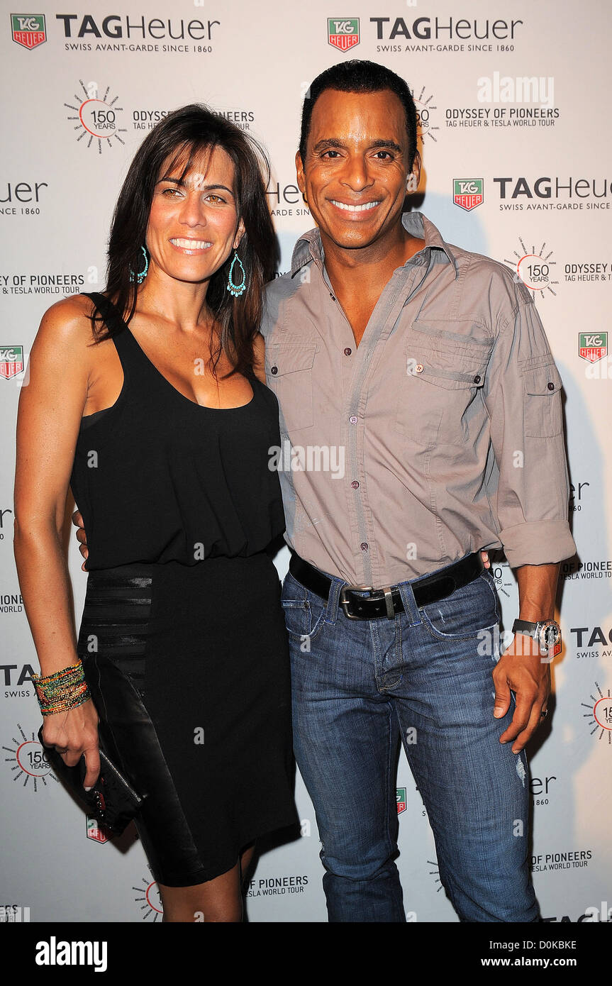 Jon Secada und Frau Maritere Vilar TAG Heuer 150. Jubiläum und "Odyssey ...