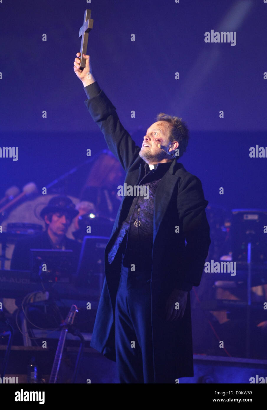 JASON DONOVAN WAR OF THE WORLDS - DIE NEUE GENERATION. Das MUSICAL von ...