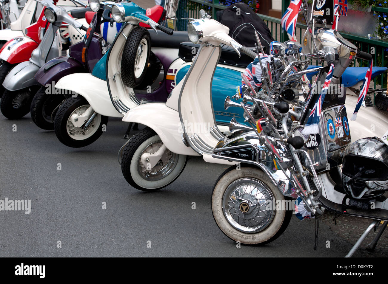 Vespas roller -Fotos und -Bildmaterial in hoher Auflösung – Alamy