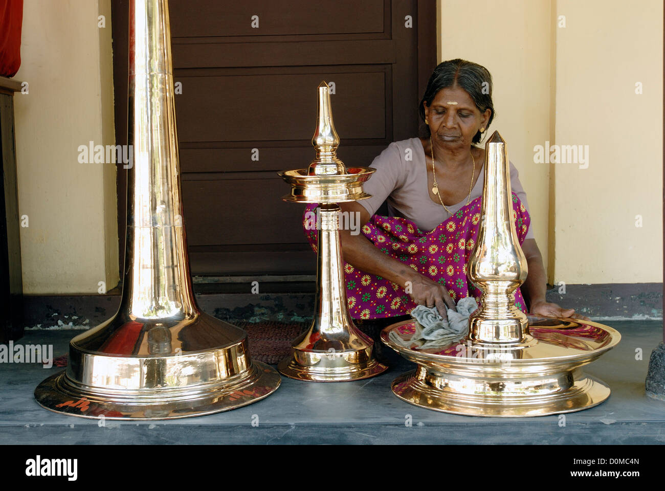 Traditionelle messing kerala lampe -Fotos und -Bildmaterial in hoher ...