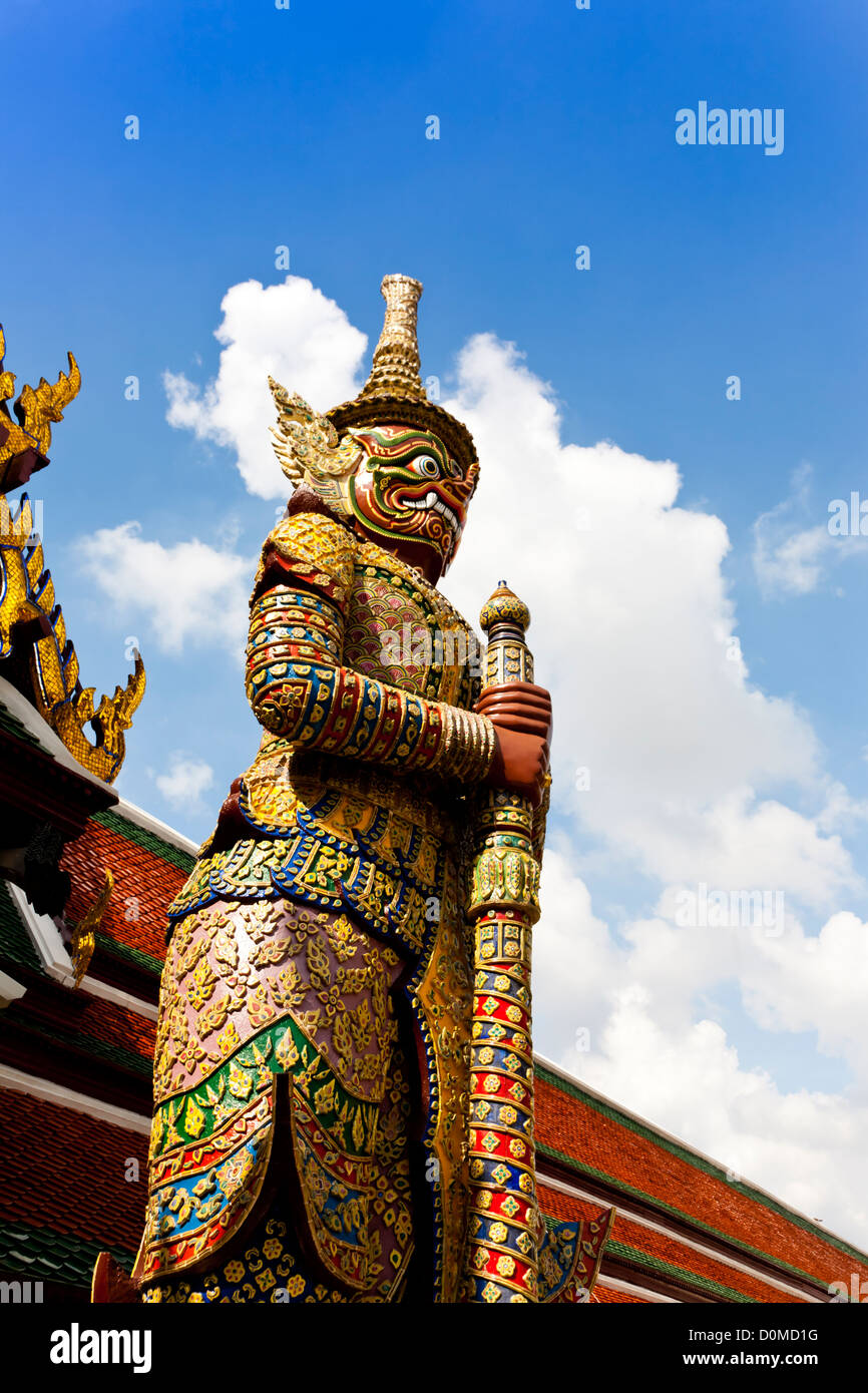 Goldene palaststatue -Fotos und -Bildmaterial in hoher Auflösung – Alamy