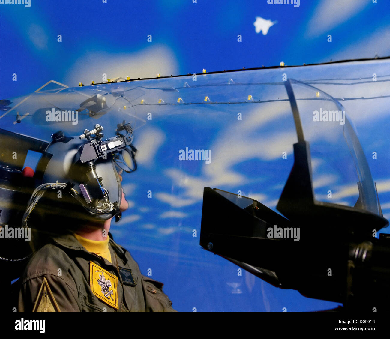 Fighter pilot helmet -Fotos und -Bildmaterial in hoher Auflösung ...