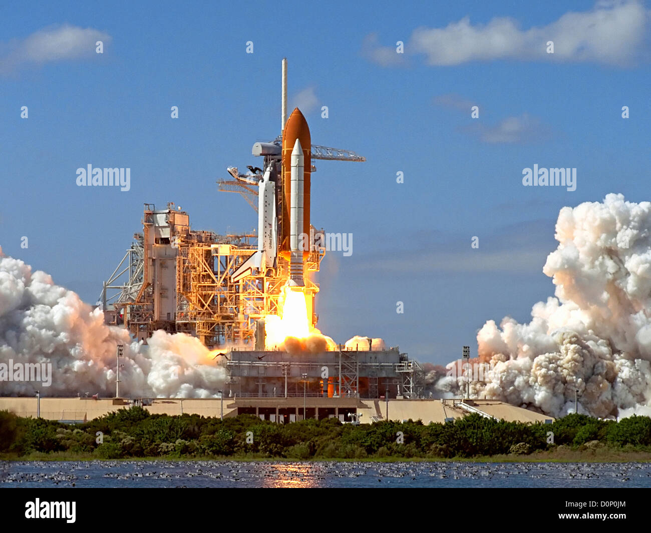 Space shuttle start -Fotos und -Bildmaterial in hoher Auflösung – Alamy