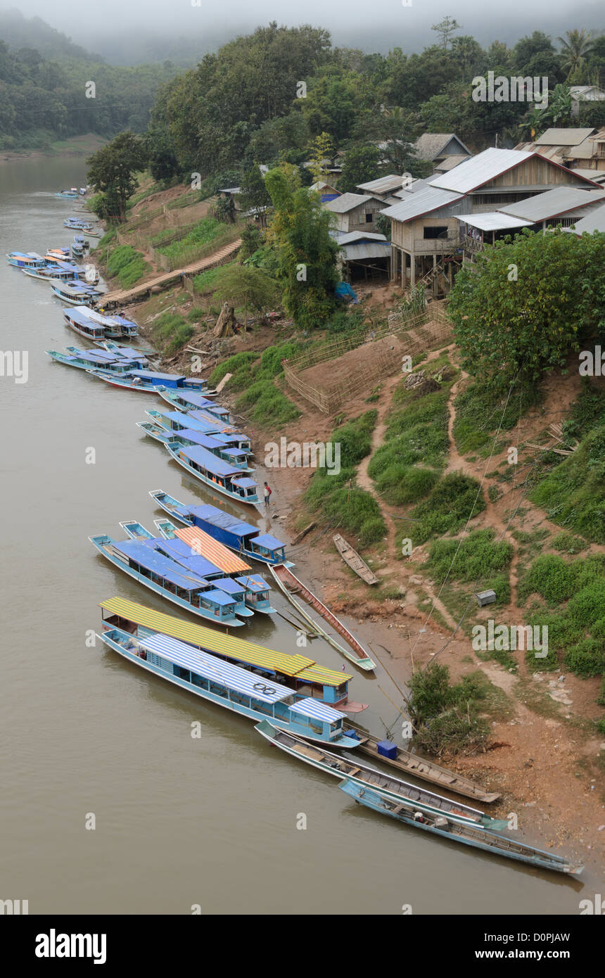 Lao boote -Fotos und -Bildmaterial in hoher Auflösung – Alamy