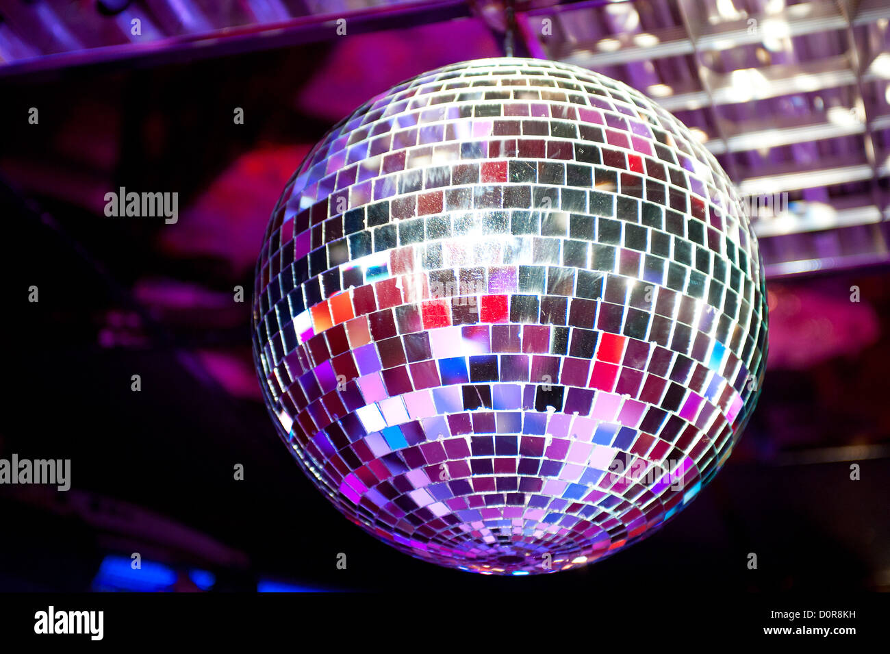 Disco kugel -Fotos und -Bildmaterial in hoher Auflösung – Alamy