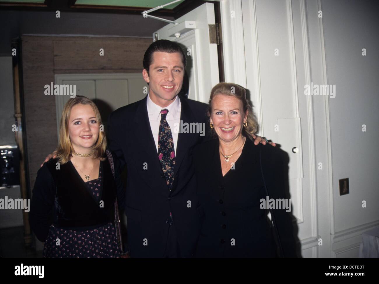 Maxwell caulfield and juliet mills -Fotos und -Bildmaterial in hoher ...