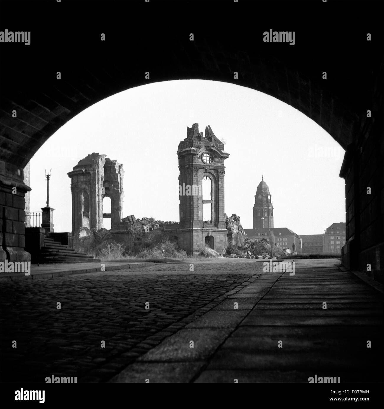Dresden, DDR, Ruine der Frauenkirche Stockfotografie - Alamy