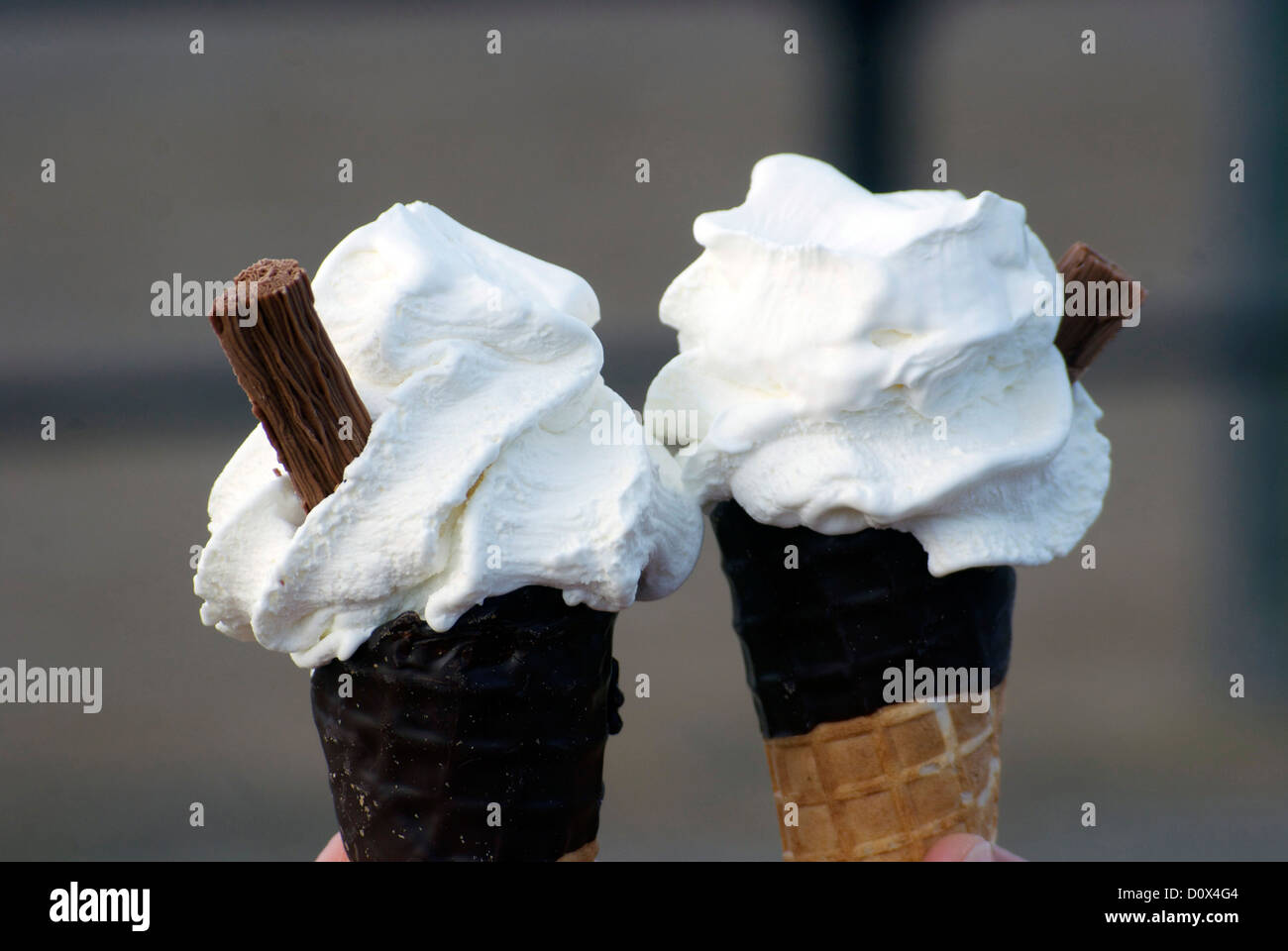 Zwei 99 Flocke-Eis Stockfotografie - Alamy