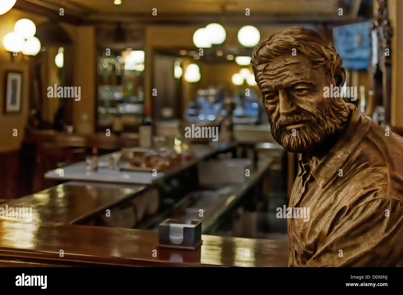 Ernest hemingway statue -Fotos und -Bildmaterial in hoher Auflösung – Alamy
