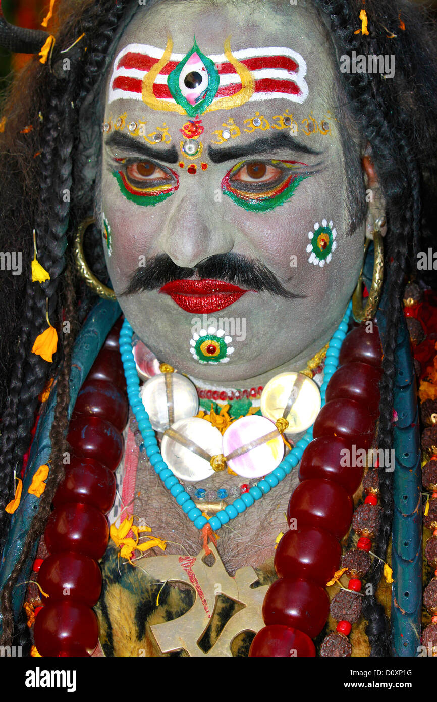 Indischer mann, der lord shiva darstellt -Fotos und -Bildmaterial in ...