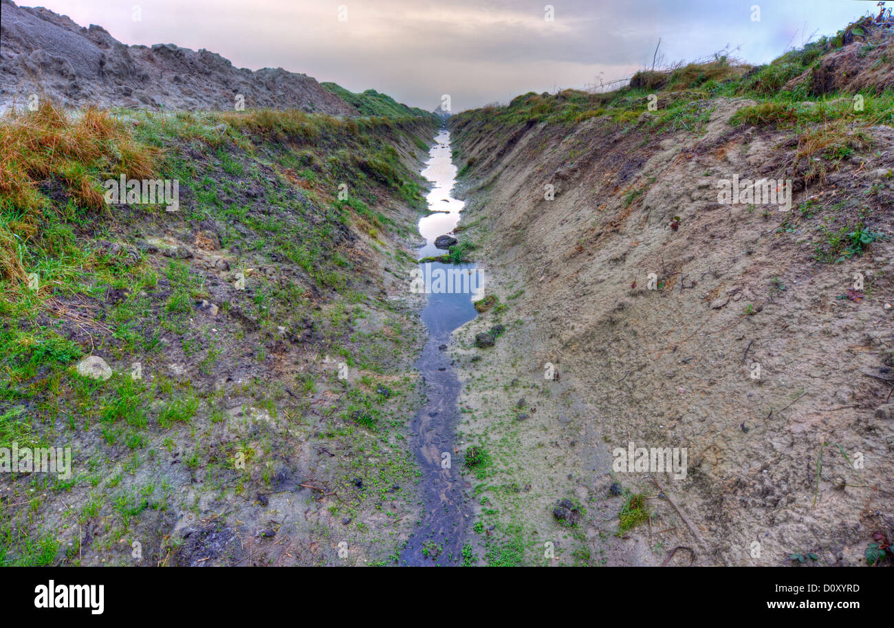 Graben ausheben -Fotos und -Bildmaterial in hoher Auflösung – Alamy