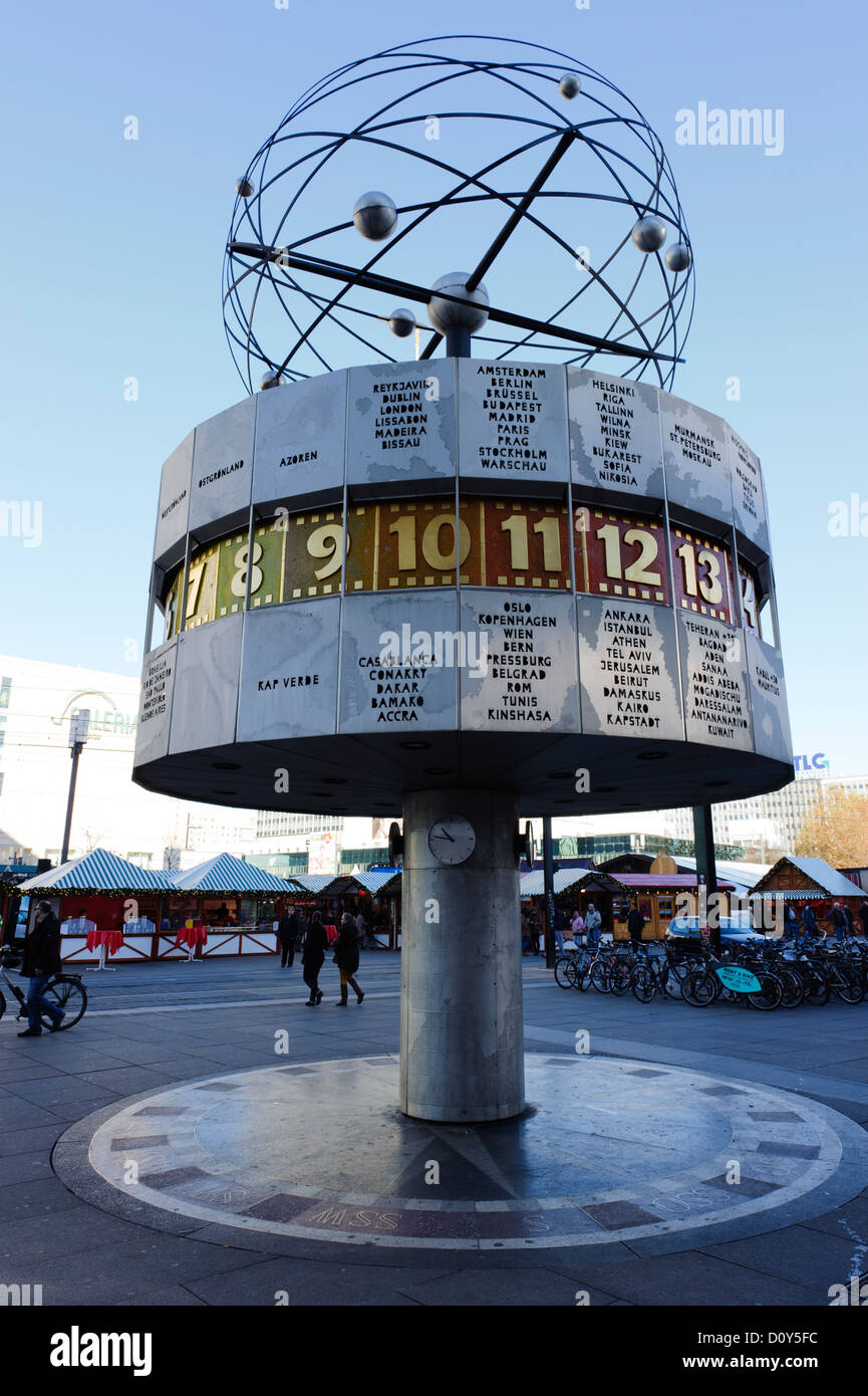 Weltzeituhr alexanderplatz -Fotos und -Bildmaterial in hoher Auflösung ...
