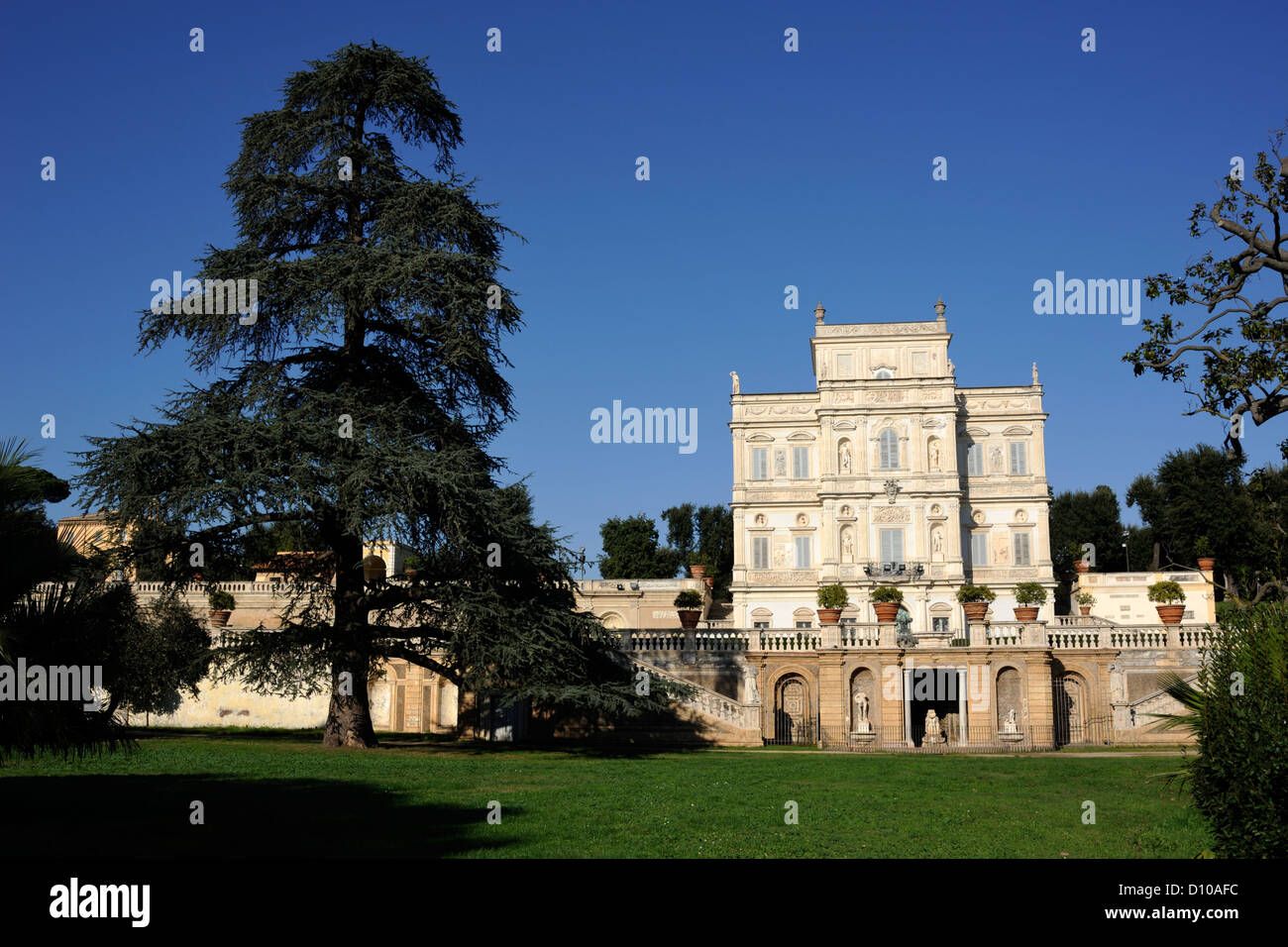 Villa doria -Fotos und -Bildmaterial in hoher Auflösung – Alamy