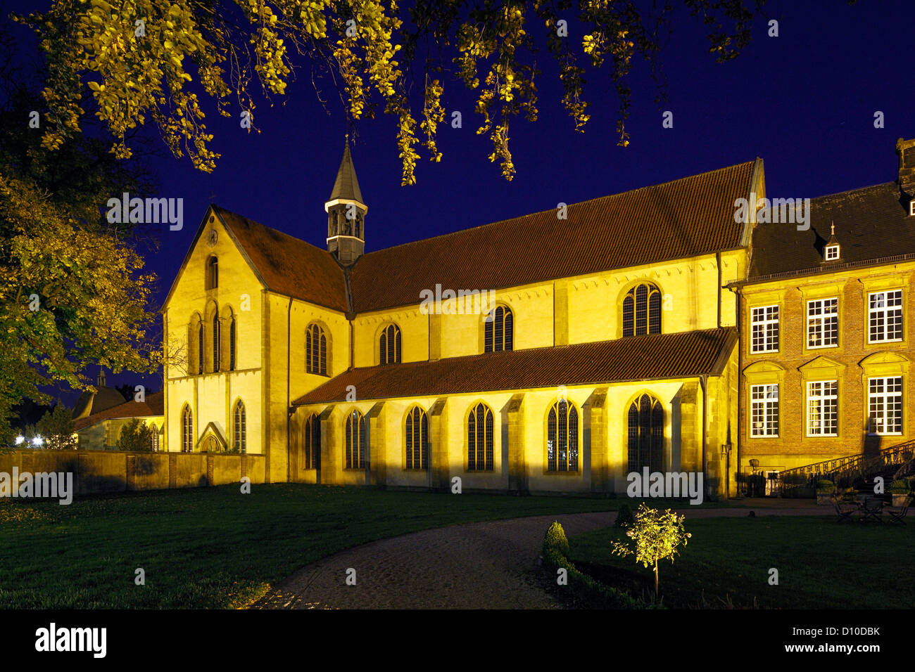 Klosterkirche Und Alte Abtei in der Blauen Stunde, Zisterzienserkloster ...