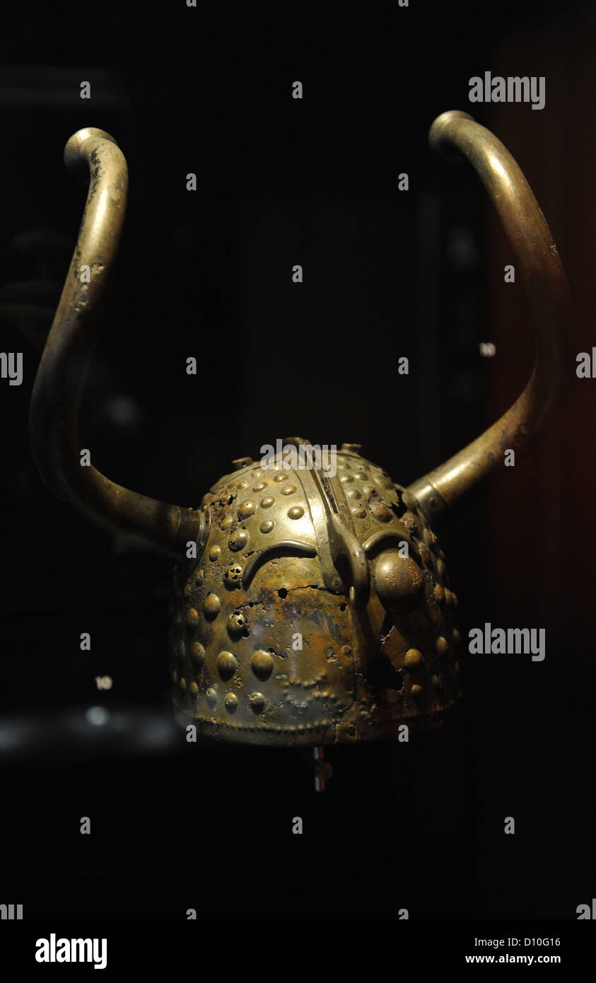 Urgeschichte. Metal Age. Helm aus Veksoe-Moor. Bronze. Dänemark ...