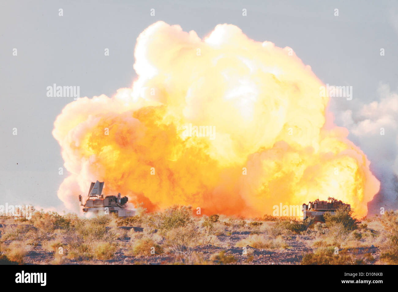 Eine Mine Clearing Line Ladung explodiert wie 1. Panzerbataillon Panzer ...