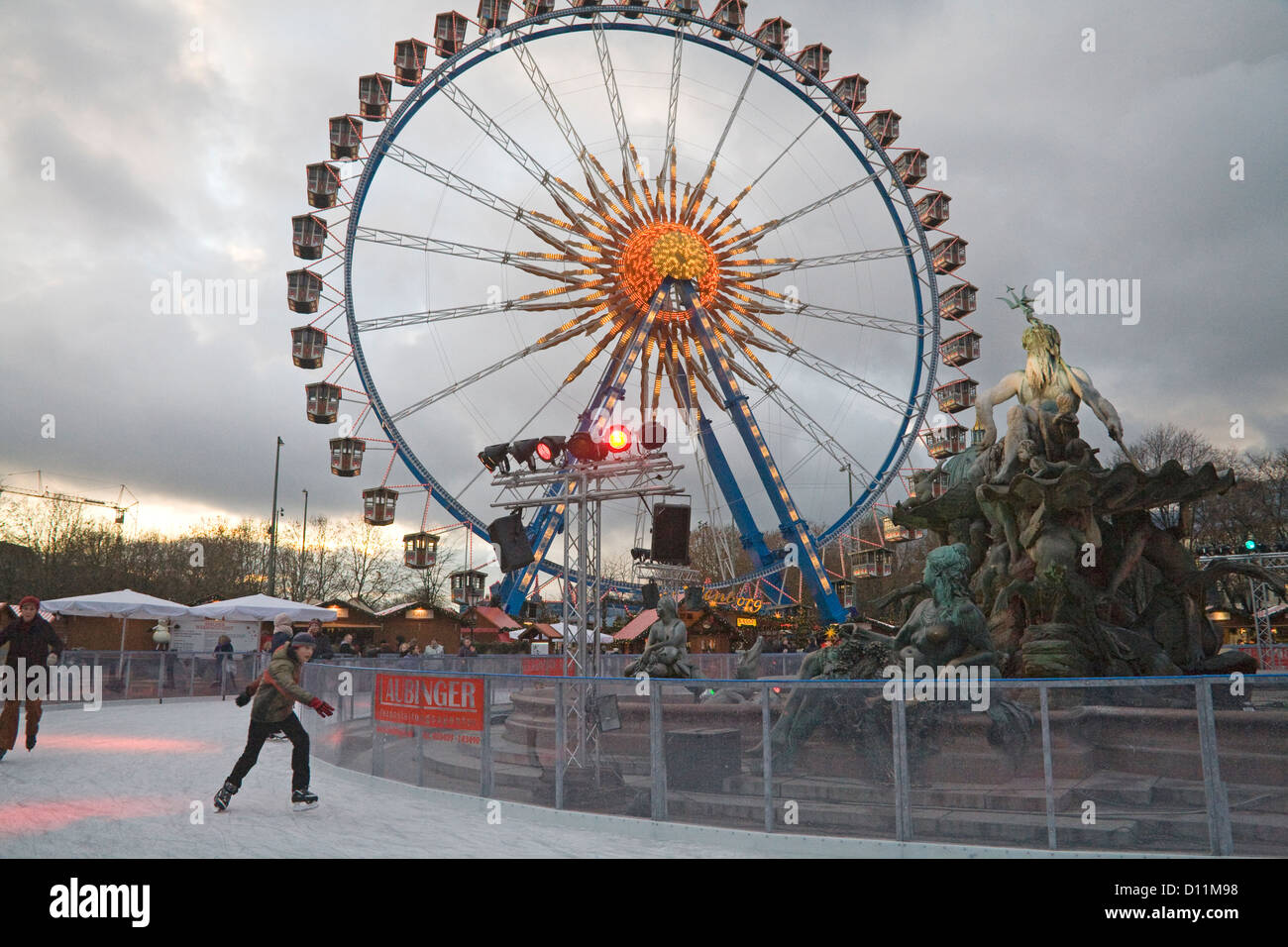Berliner Weihnachtsmarkt Riesenrad Stockfotos und -bilder Kaufen - Alamy