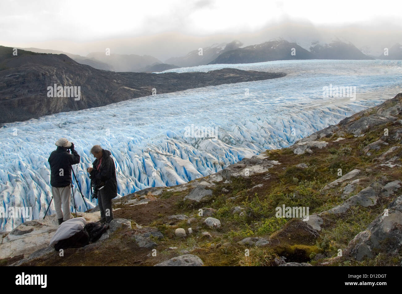 Fotograf Sebastião Salgado und seinem Assistenten Jacques Barthélemy ...