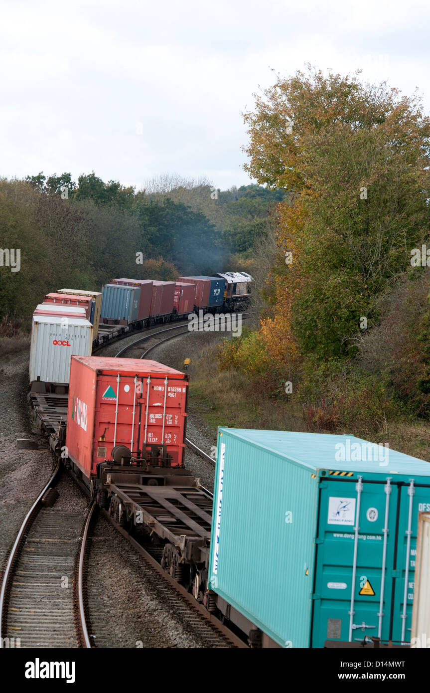 Zug ziehen container -Fotos und -Bildmaterial in hoher Auflösung – Alamy