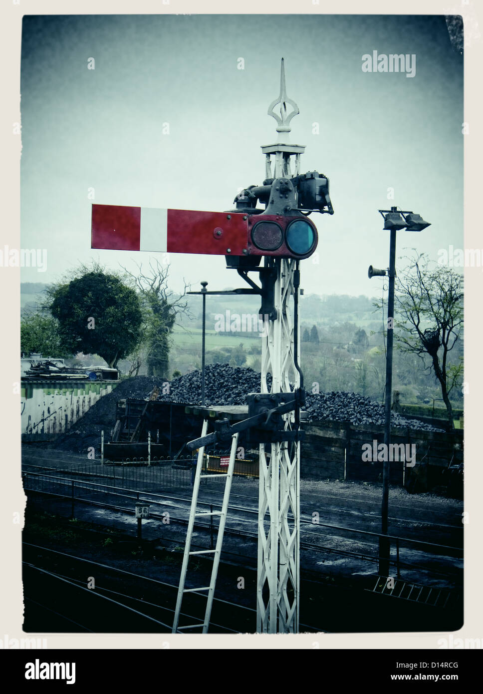 Eisenbahn signal horn -Fotos und -Bildmaterial in hoher Auflösung – Alamy