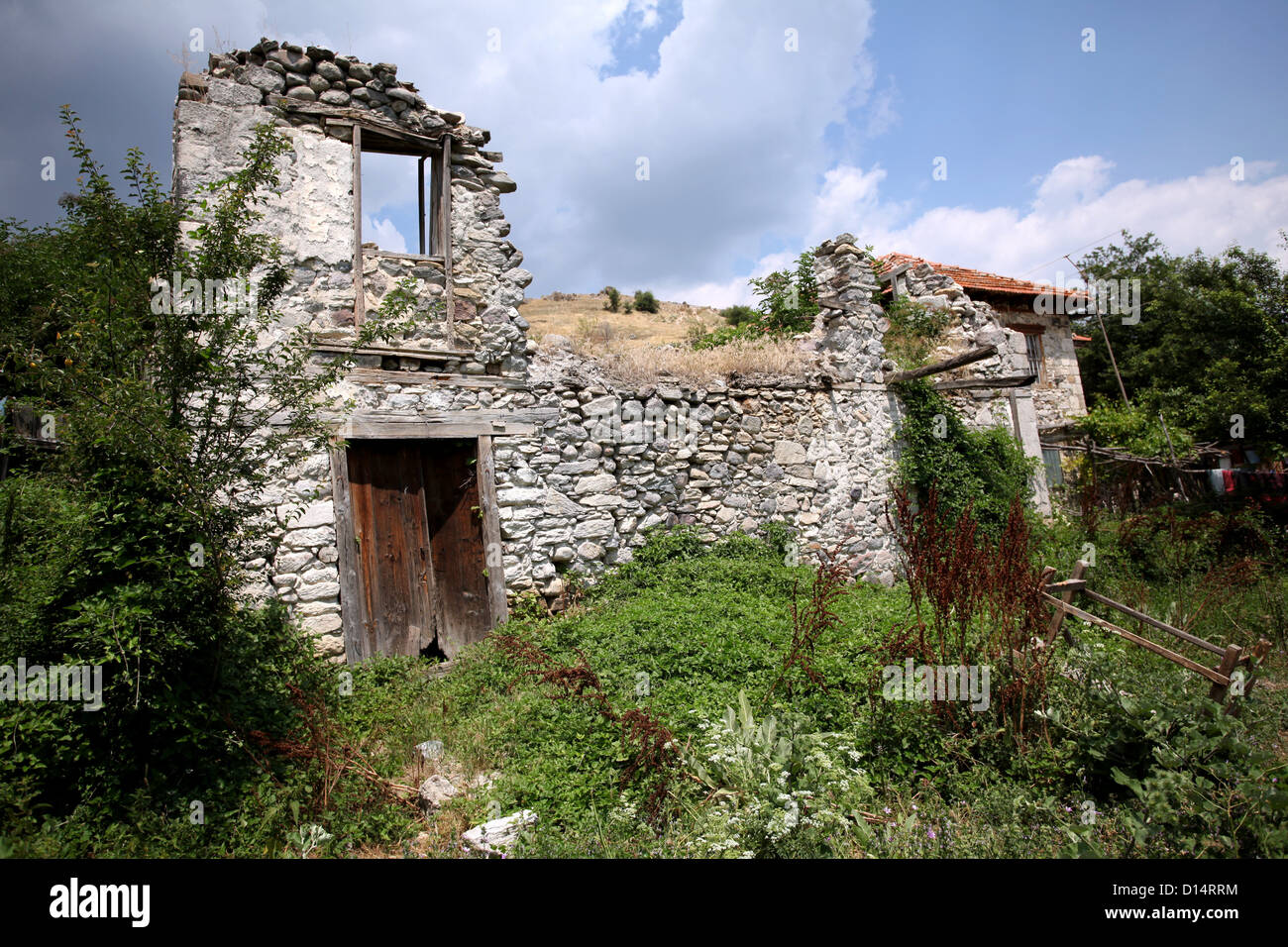 Zerbröckeltes haus -Fotos und -Bildmaterial in hoher Auflösung – Alamy