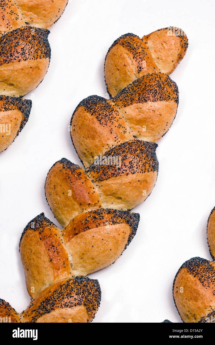 Sticks von Baguette Baguette kippte mit Mohn, geformt wie eine Garbe ...