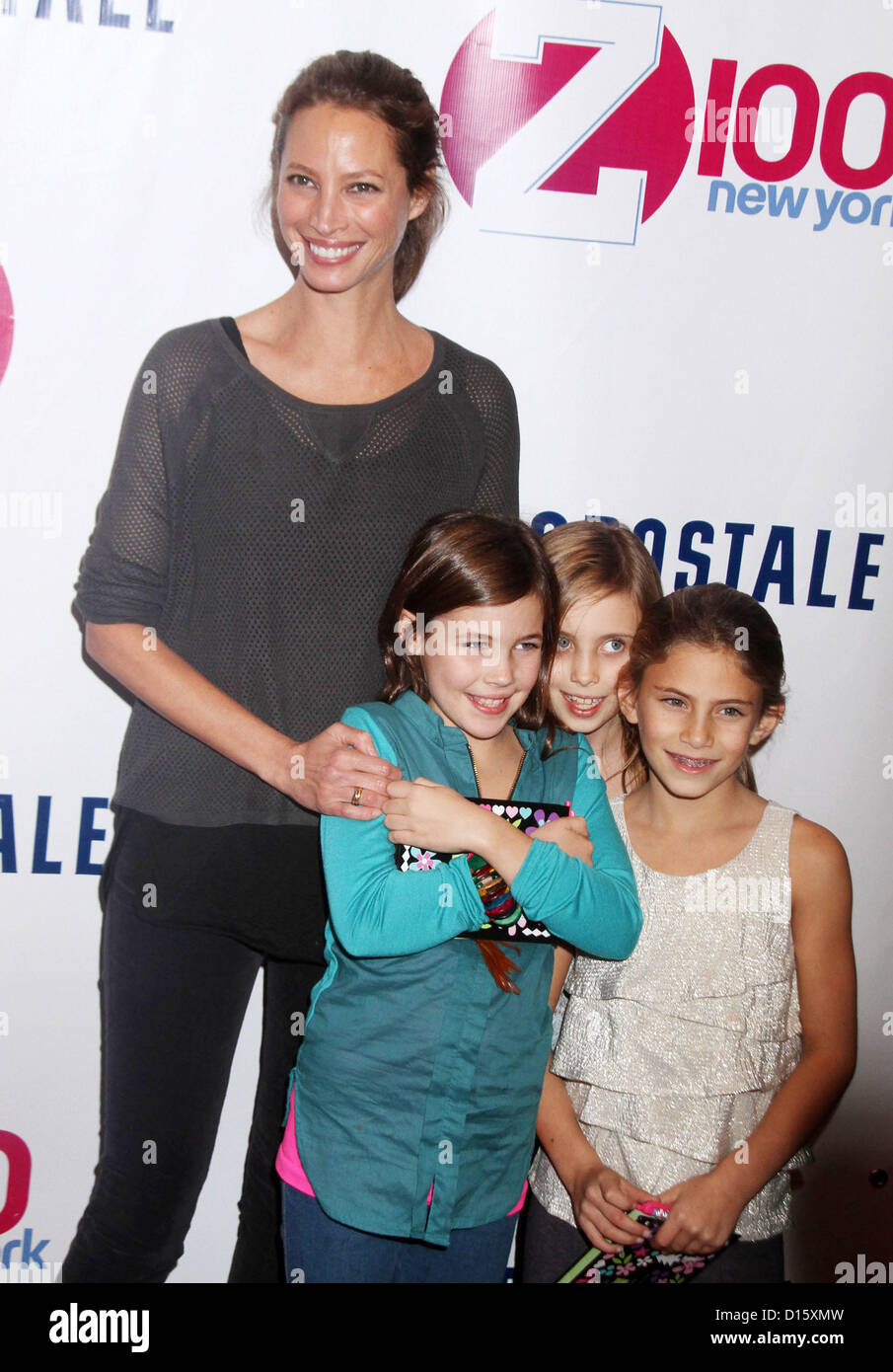 Christy turlington and grace burns -Fotos und -Bildmaterial in hoher ...