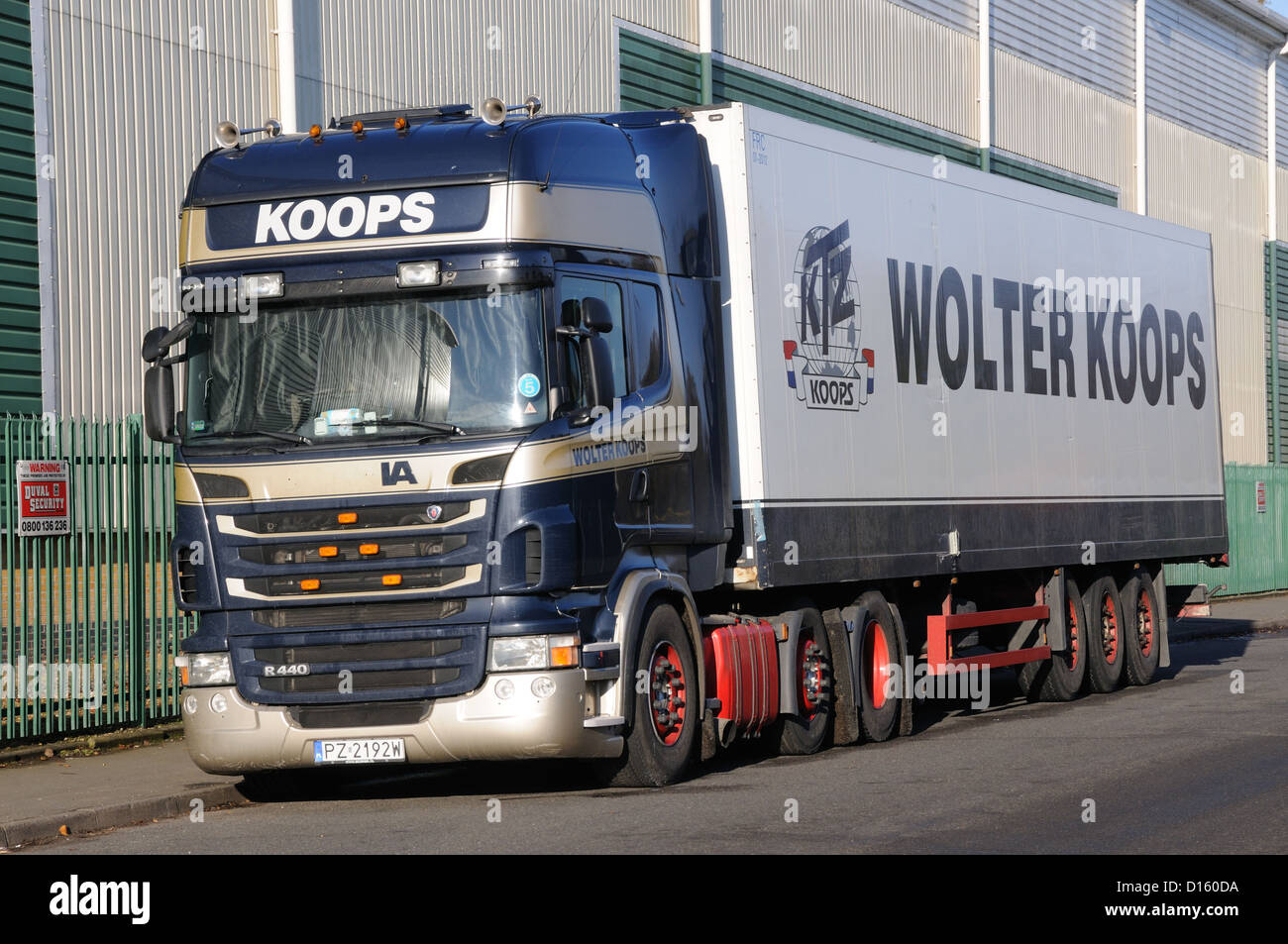 Eine polnische registriert Scania R440 Zugmaschine und Anhänger der ...