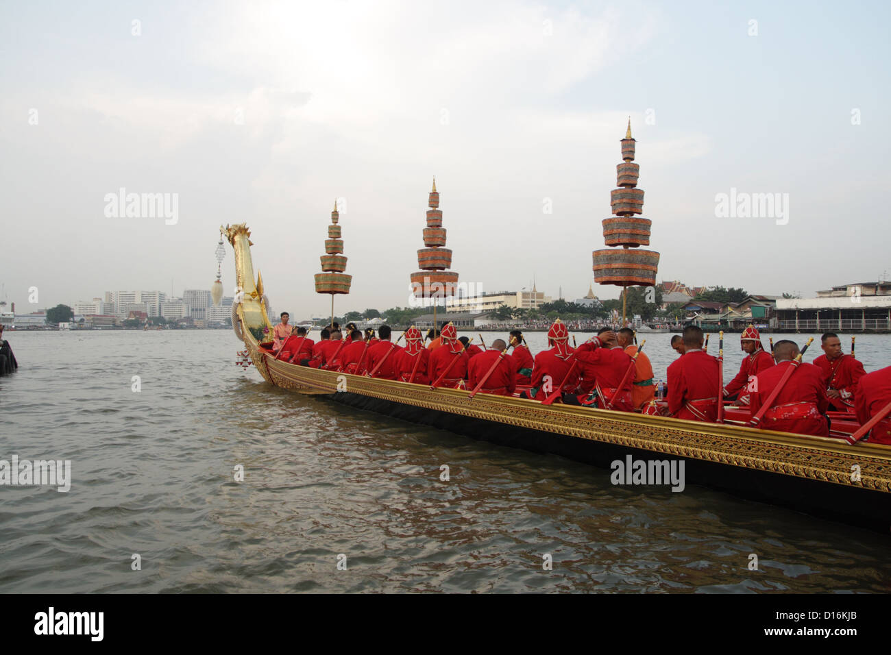 Volles boot -Fotos und -Bildmaterial in hoher Auflösung – Alamy