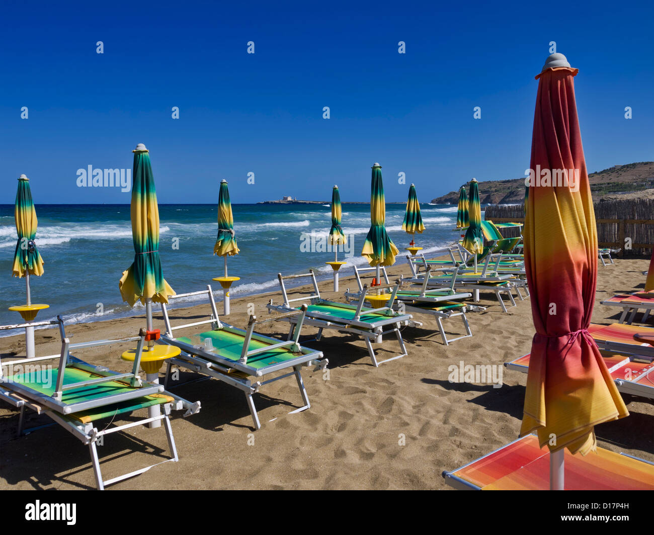 Italien Sizilien Ionische Meer Portopalo di Capo Passero Liegestühle ...