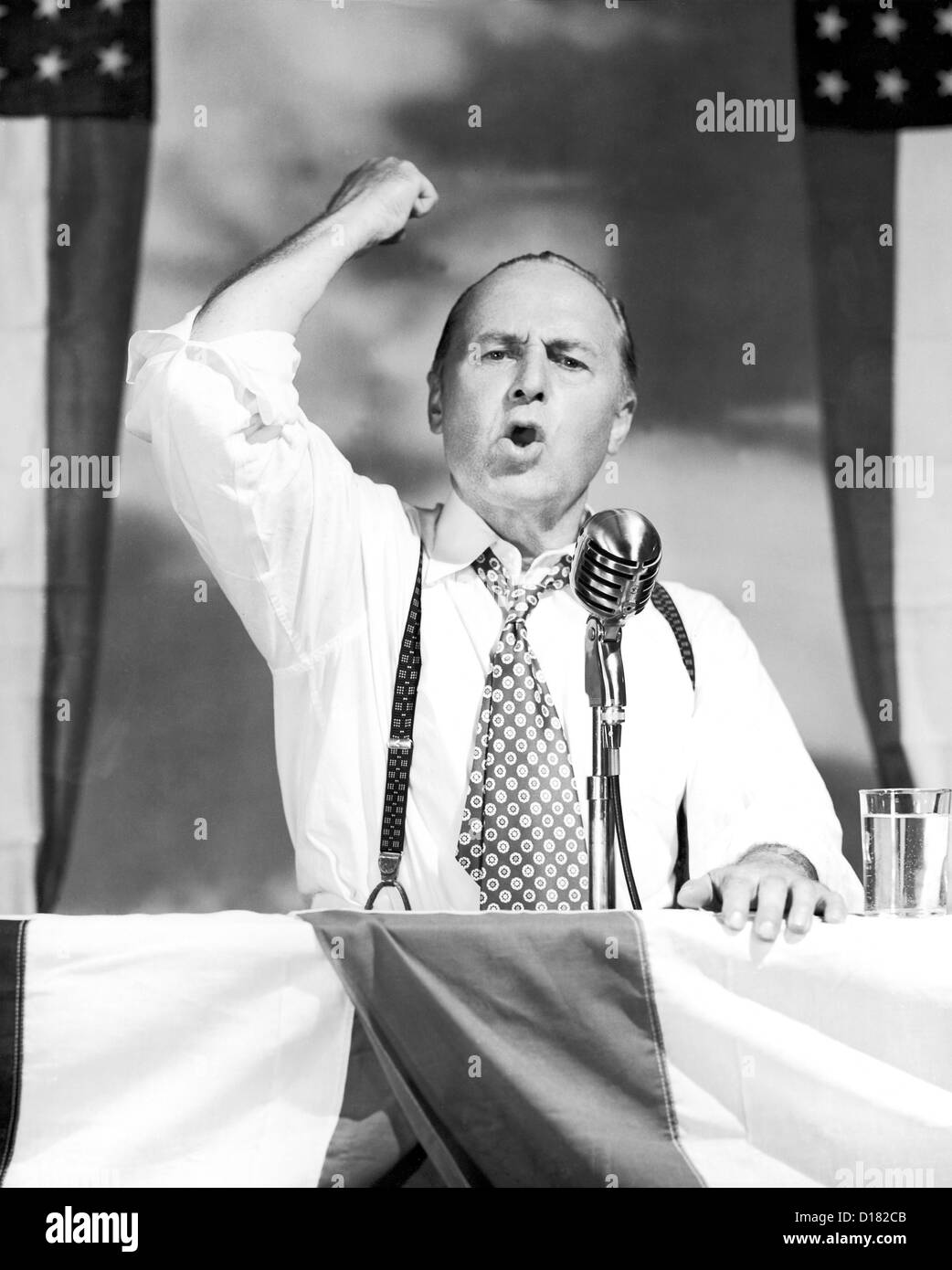 Leidenschaftliche Politiker sprechen auf podium Stockfotografie - Alamy