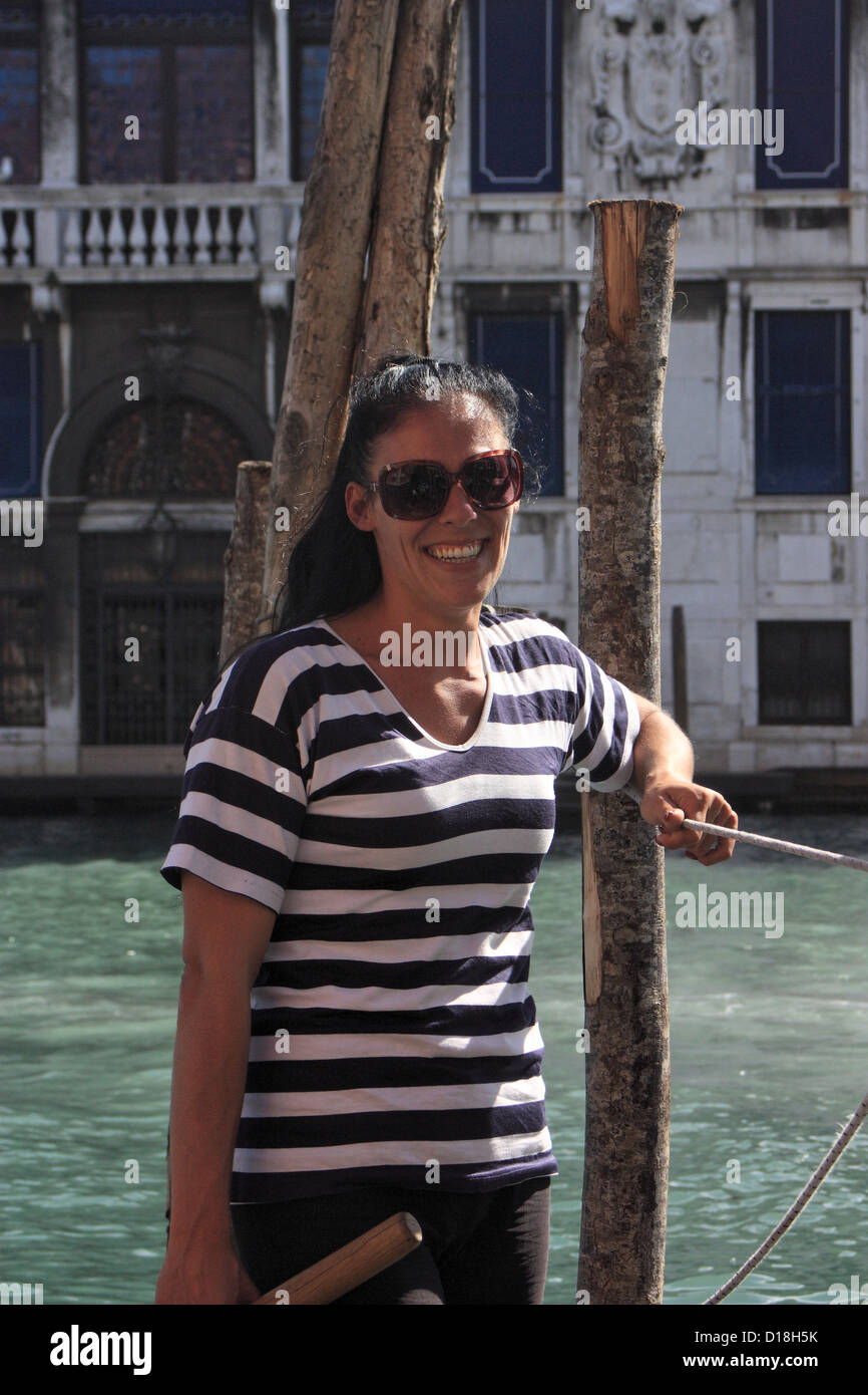 Female gondolier in venice -Fotos und -Bildmaterial in hoher Auflösung ...