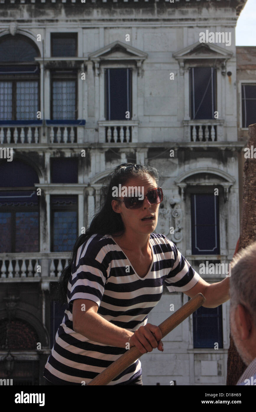 Female gondolier in venice -Fotos und -Bildmaterial in hoher Auflösung ...