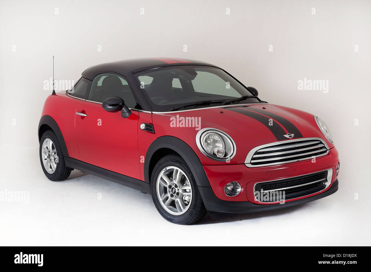 Roter mini cooper -Fotos und -Bildmaterial in hoher Auflösung – Alamy