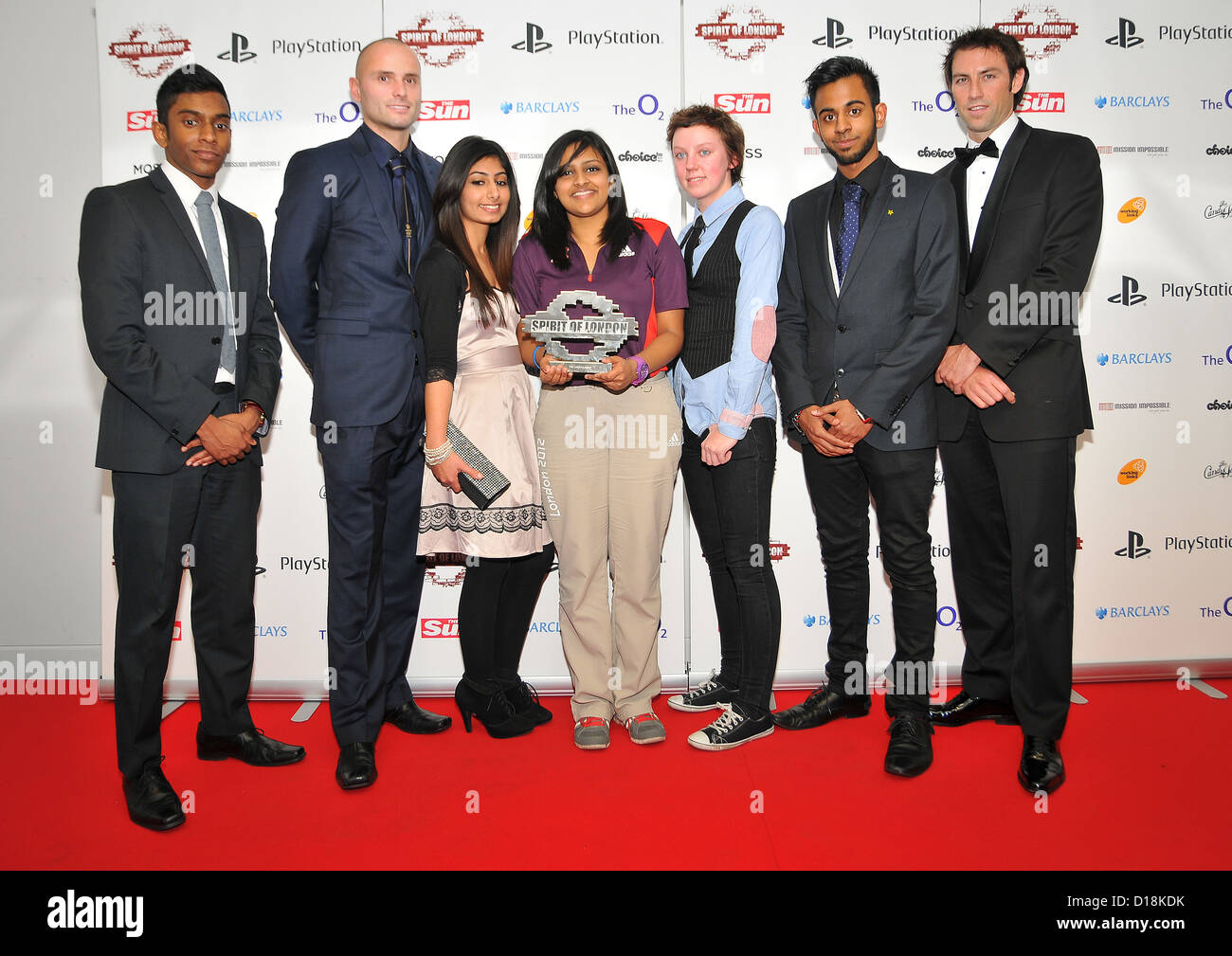 Die Gewinner des Londoner Legende, Tanja, Tommy, Shamila und Angali mit ...