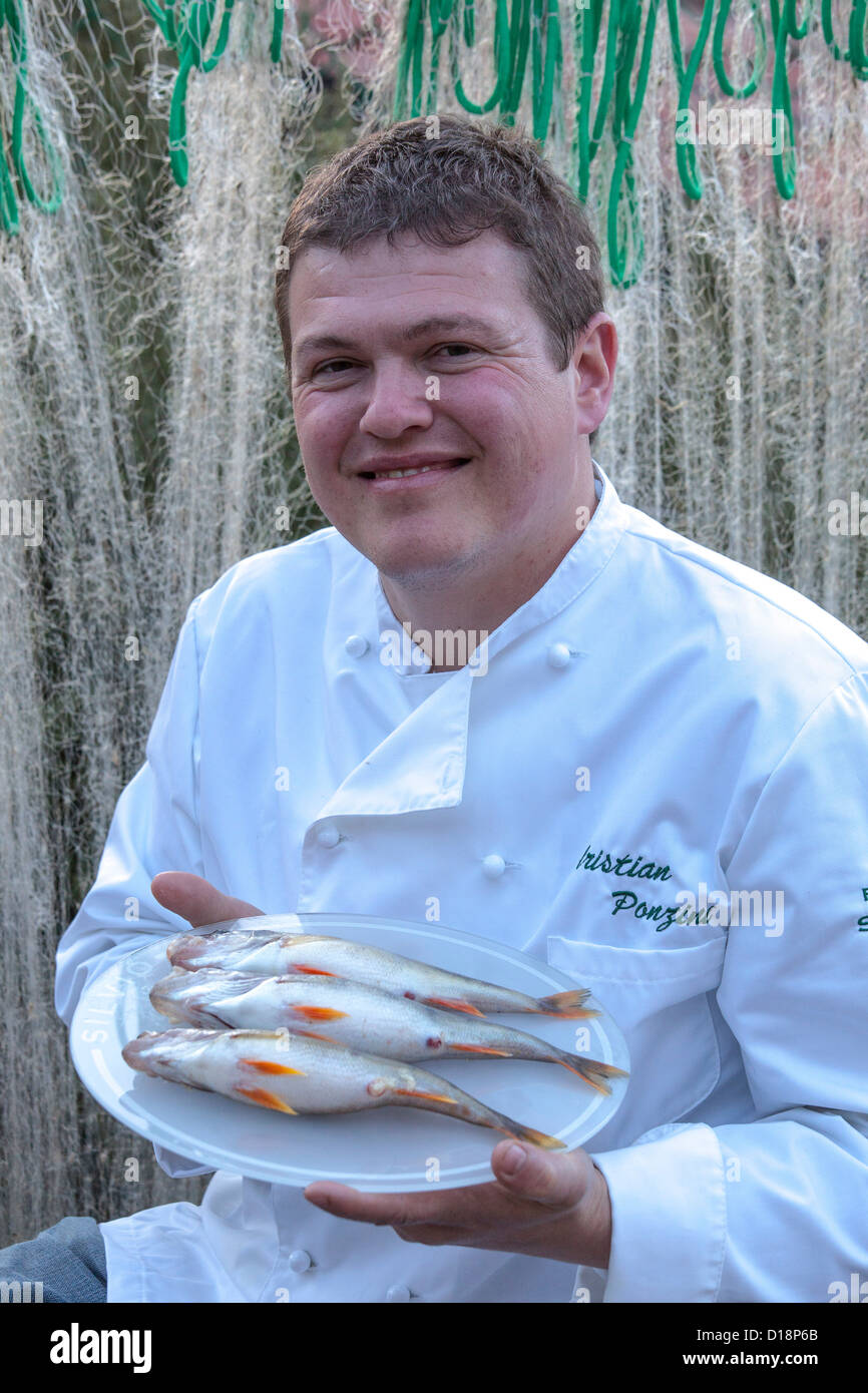 Es italien ristorante -Fotos und -Bildmaterial in hoher Auflösung – Alamy