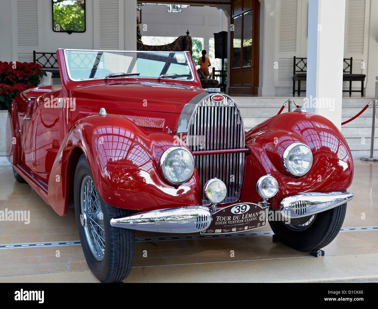 1938 Bugatti Typ 57 Vintage motor Oldtimer in rot. S. E. Asien Thailand ...