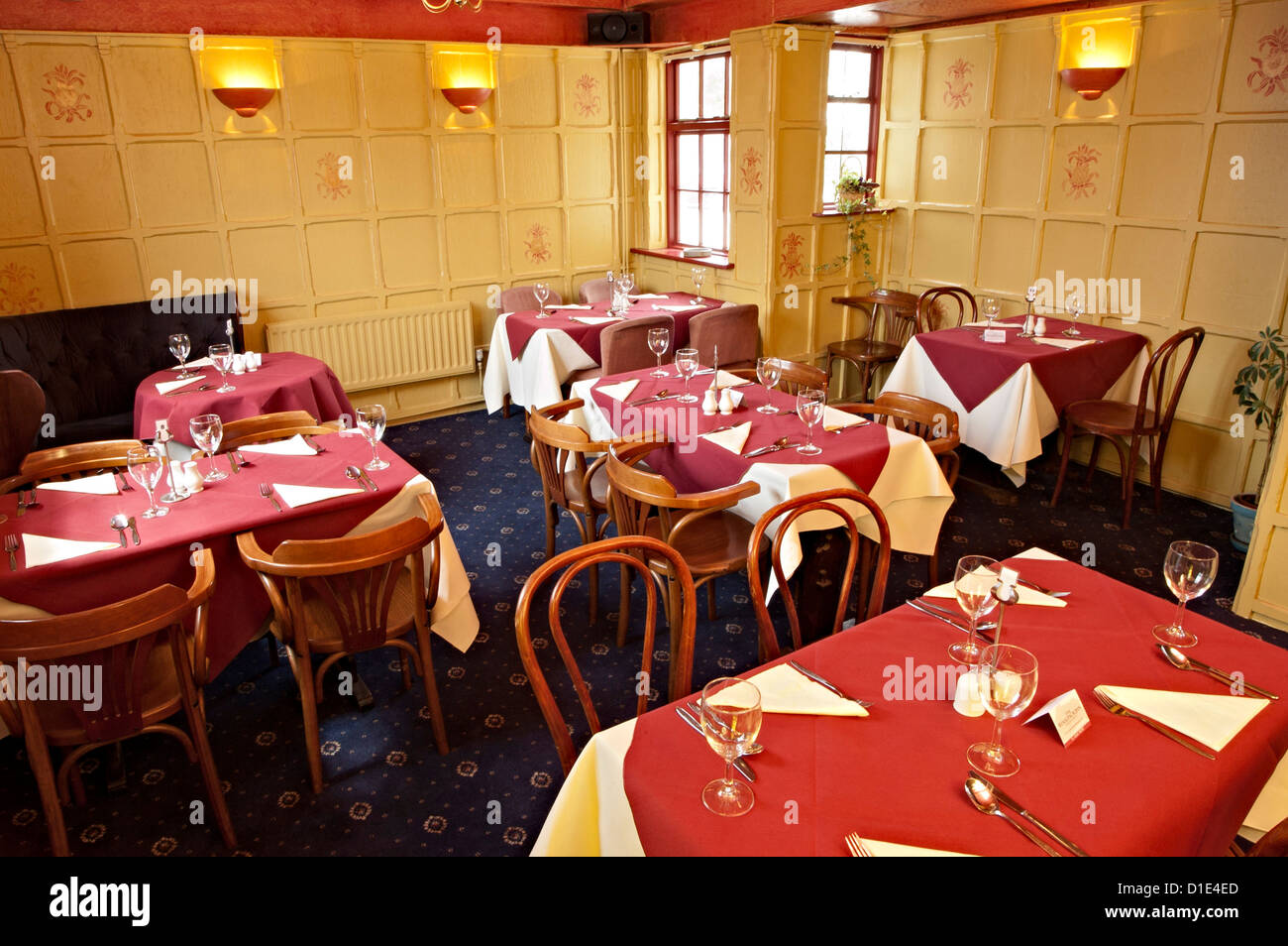 Pub innentabellen pub -Fotos und -Bildmaterial in hoher Auflösung – Alamy