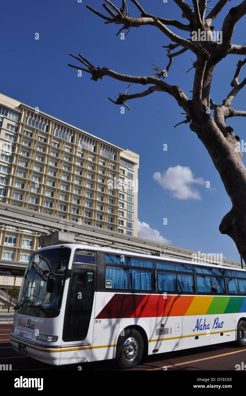 Okinawa bus -Fotos und -Bildmaterial in hoher Auflösung – Alamy