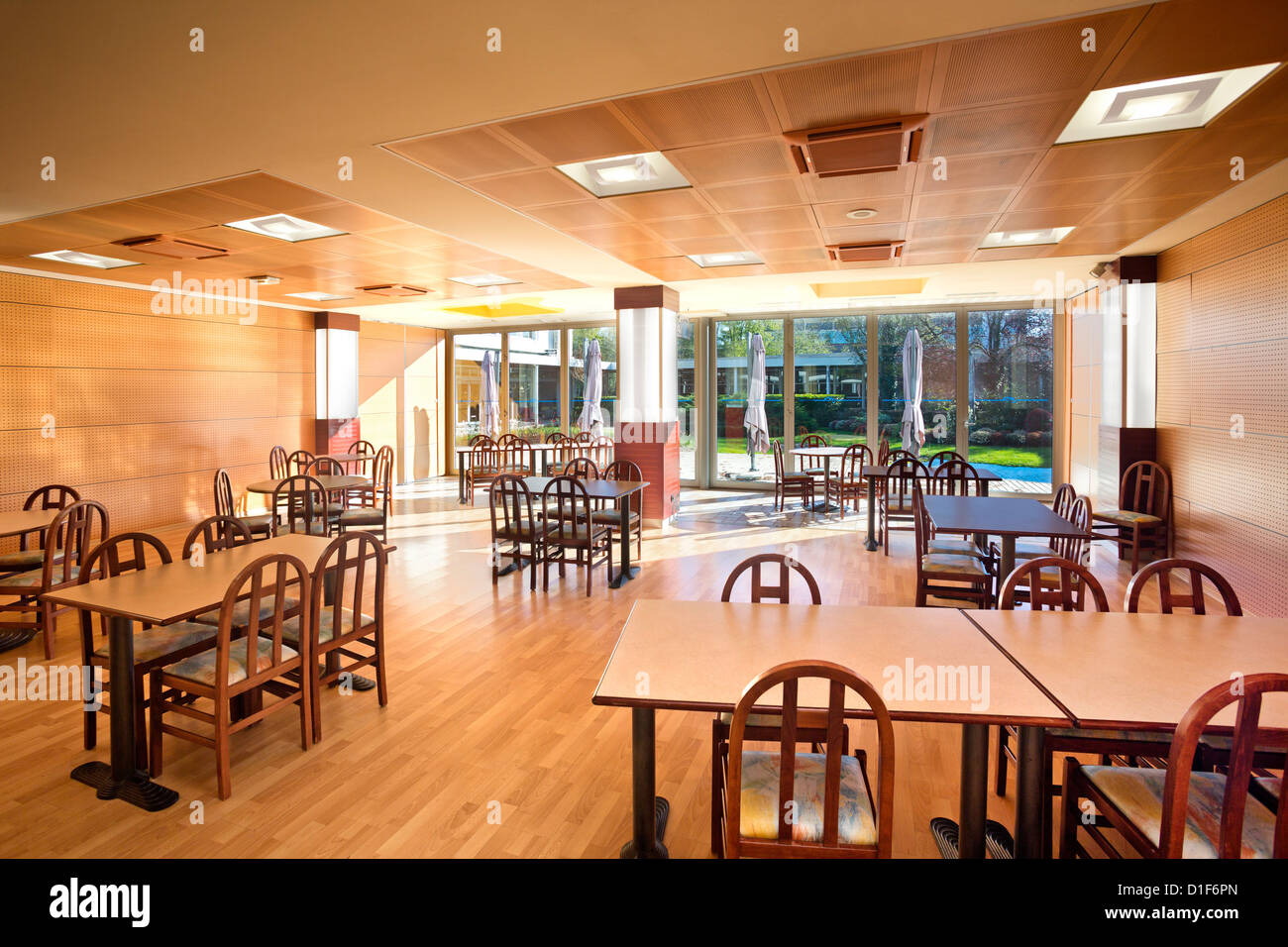 Cafeteria school nobody -Fotos und -Bildmaterial in hoher Auflösung – Alamy