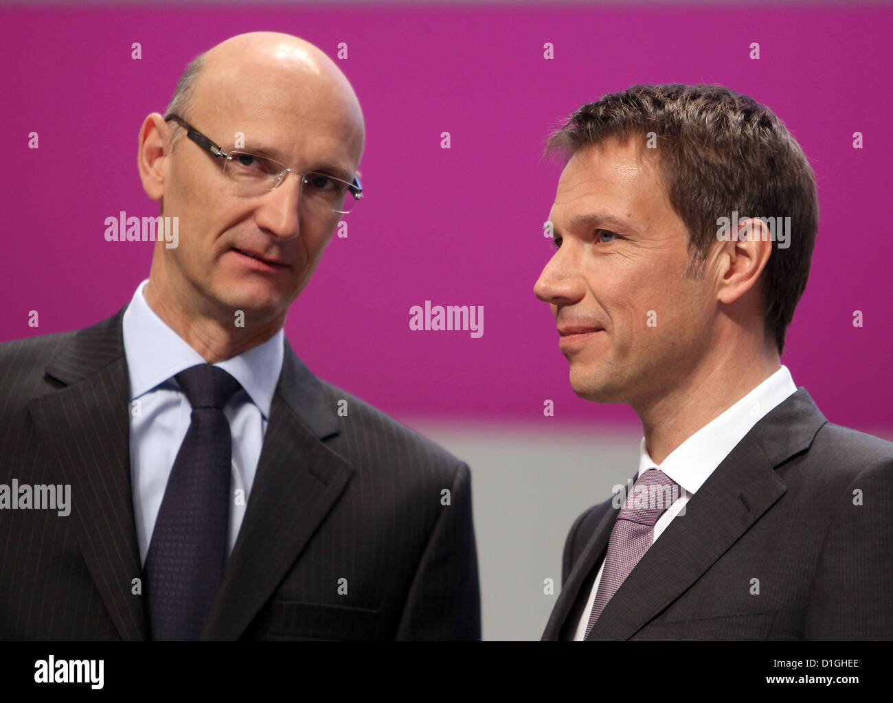 German telekom ceo rene obermann l and -Fotos und -Bildmaterial in ...