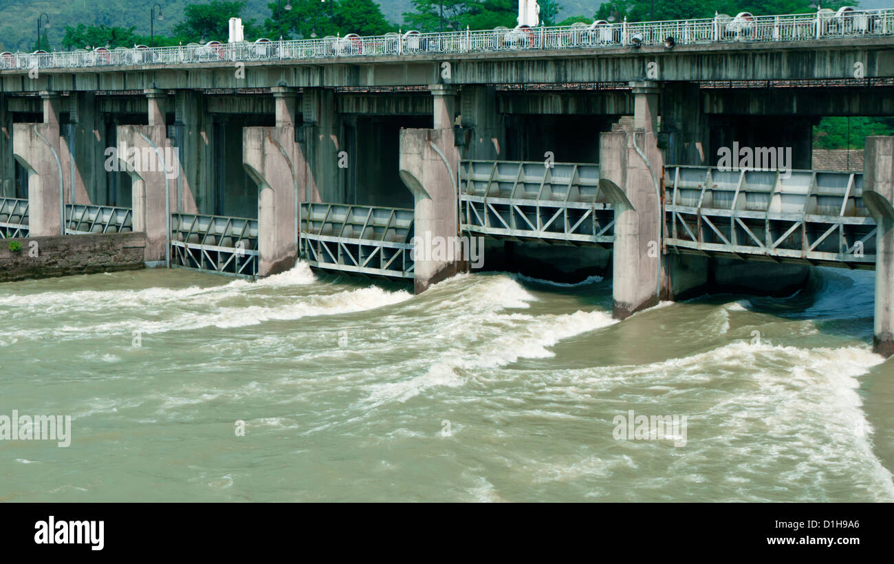 überlauf von wasser -Fotos und -Bildmaterial in hoher Auflösung – Alamy