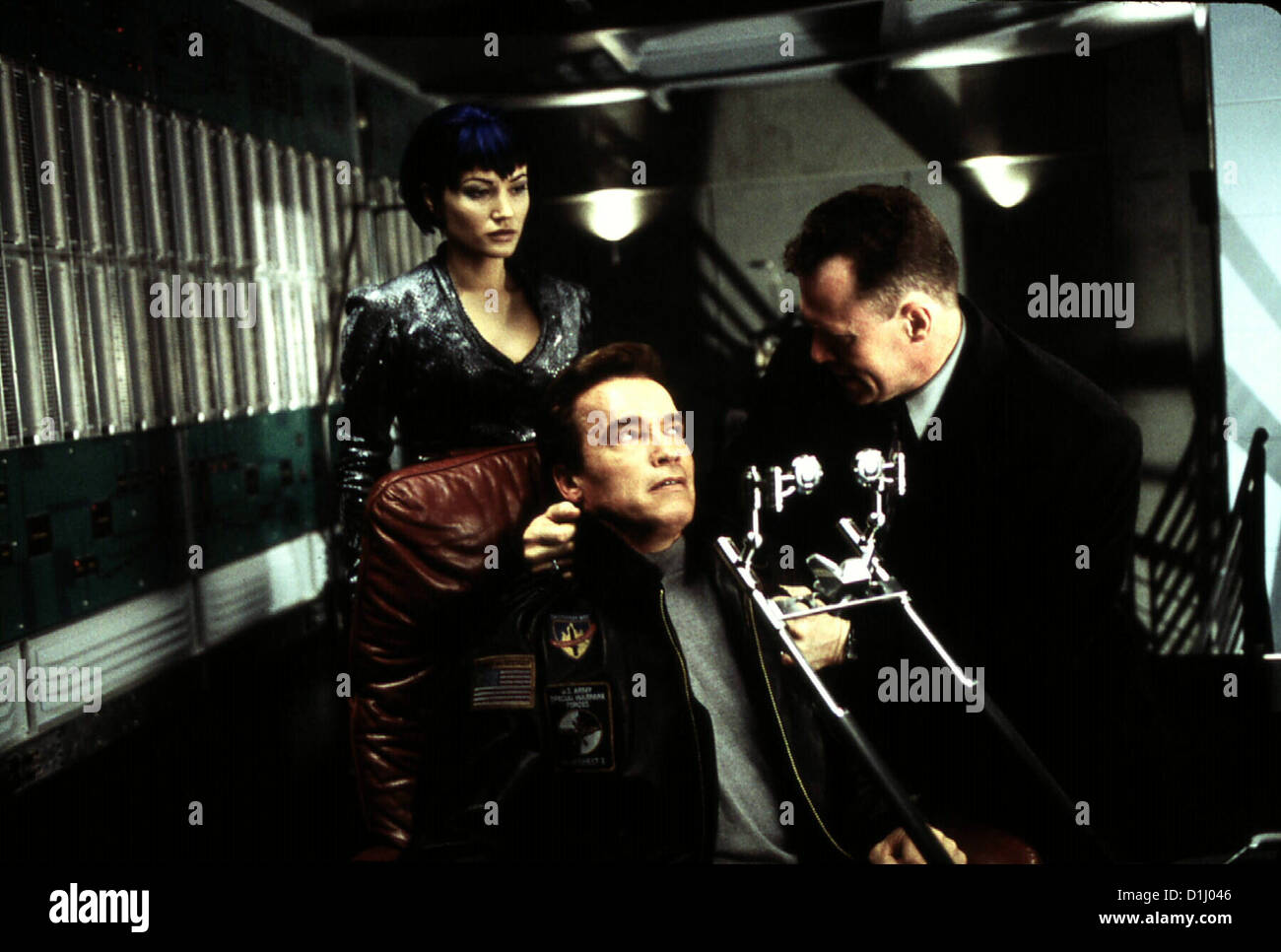 6. Tag 6. Tag, Sarah Wynter, Arnold Schwarzenegger, Michael Rooker ...