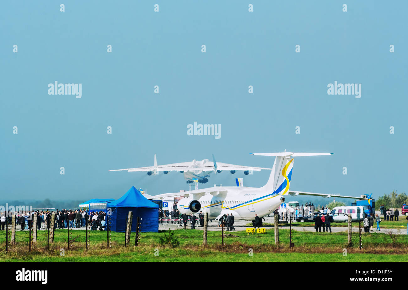 Antonov an 225 mriya ussr -Fotos und -Bildmaterial in hoher Auflösung ...