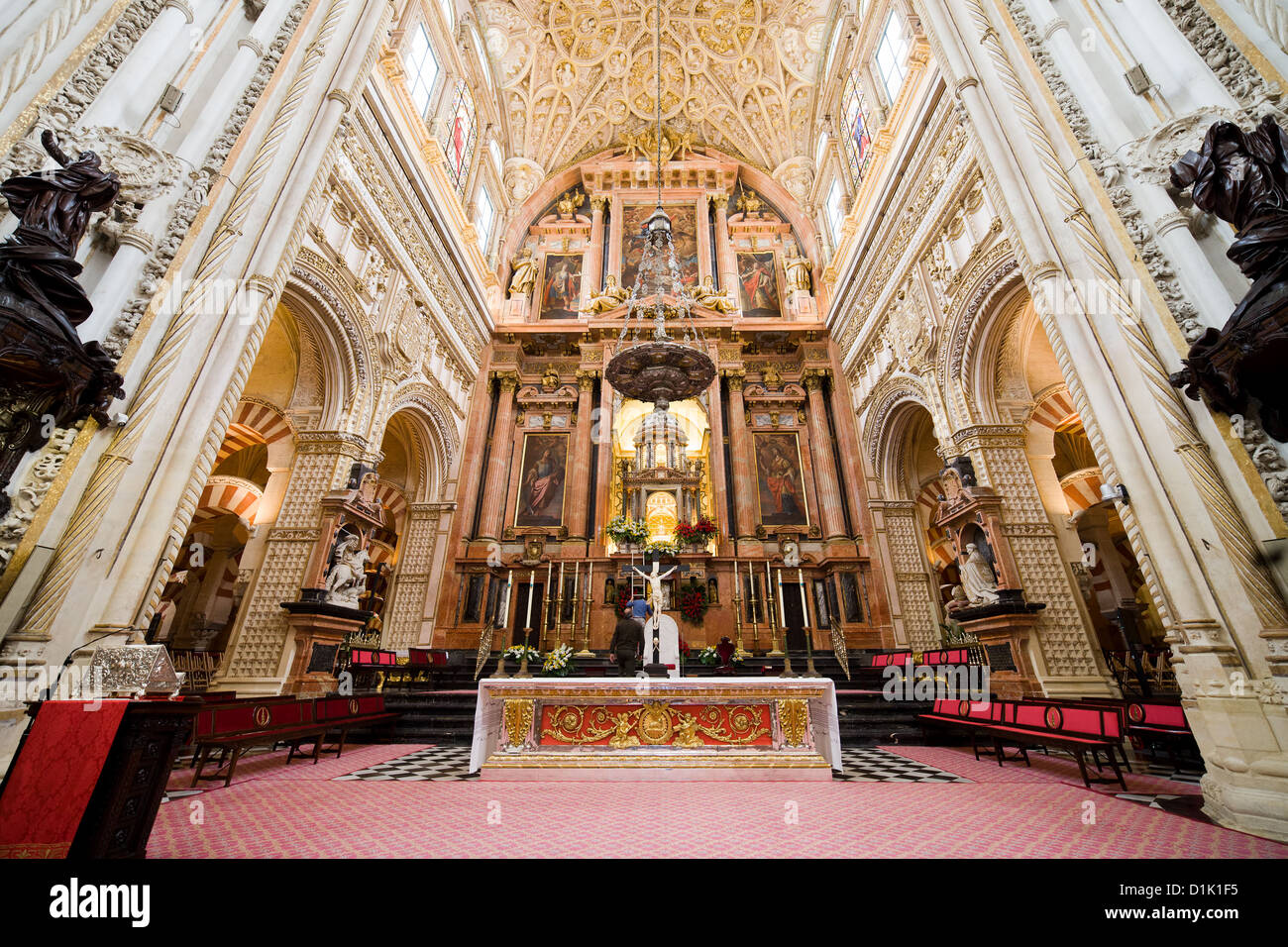Hochaltar der Kathedrale Mezquita in Córdoba, Andalusien, Spanien ...