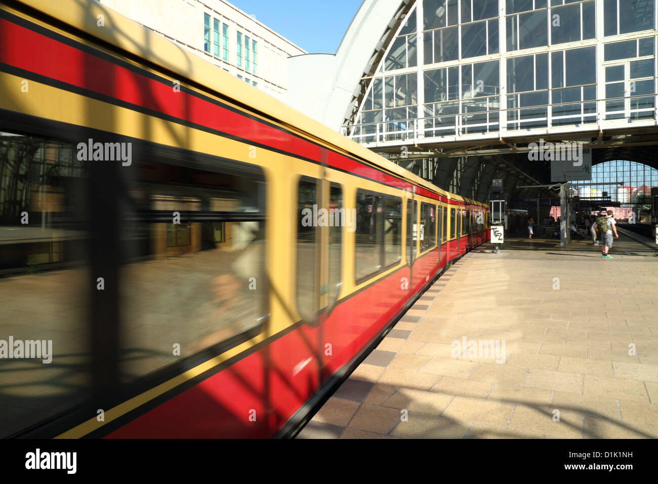 S bahn alexanderplatz in berlin -Fotos und -Bildmaterial in hoher Auflösung – Alamy