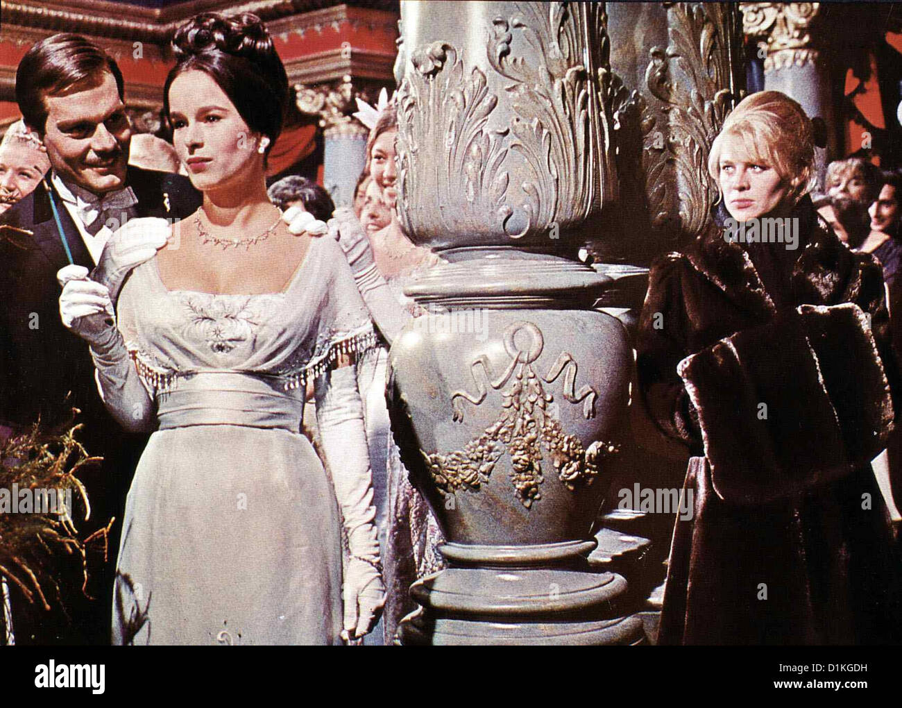 Julie christie geraldine chaplin -Fotos und -Bildmaterial in hoher ...